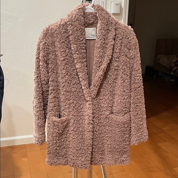 Aritzia | Jackets & Coats | Wilfred Free Aritzia Cozy Tan Teddy Jacket ...